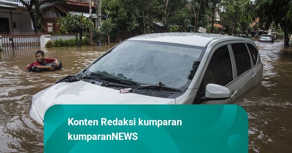 Banjir Jakarta Malam Ini: 43 RT Terendam, Ketinggian Air Capai 100 Cm | kumparan.com